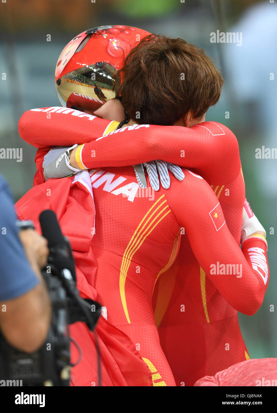 Rio de Janeiro, Brazil. 12th Aug, 2016. Zhong Tianshi (R) and Gong ...