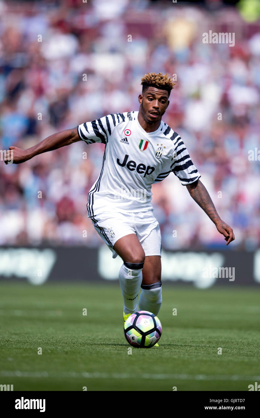 Mario lemina football hi-res stock photography and images - Alamy