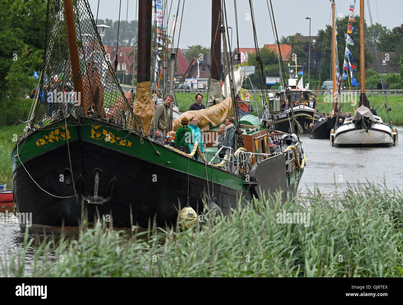 Flat bottomed ships hi-res stock photography and images - Alamy