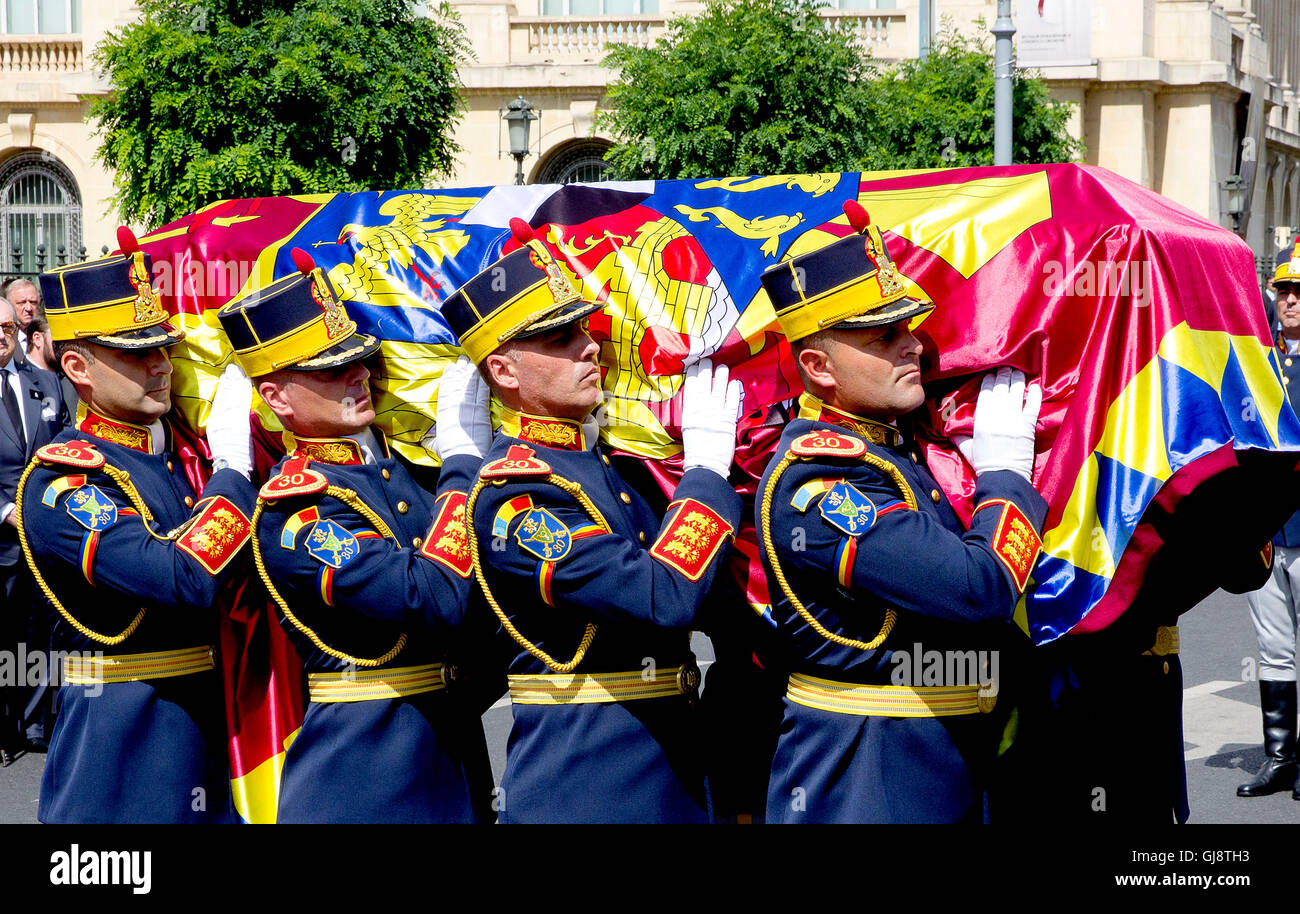 Bucharest, Romania. 13th Aug, 2016. The coffin of late Queen Ana is ...