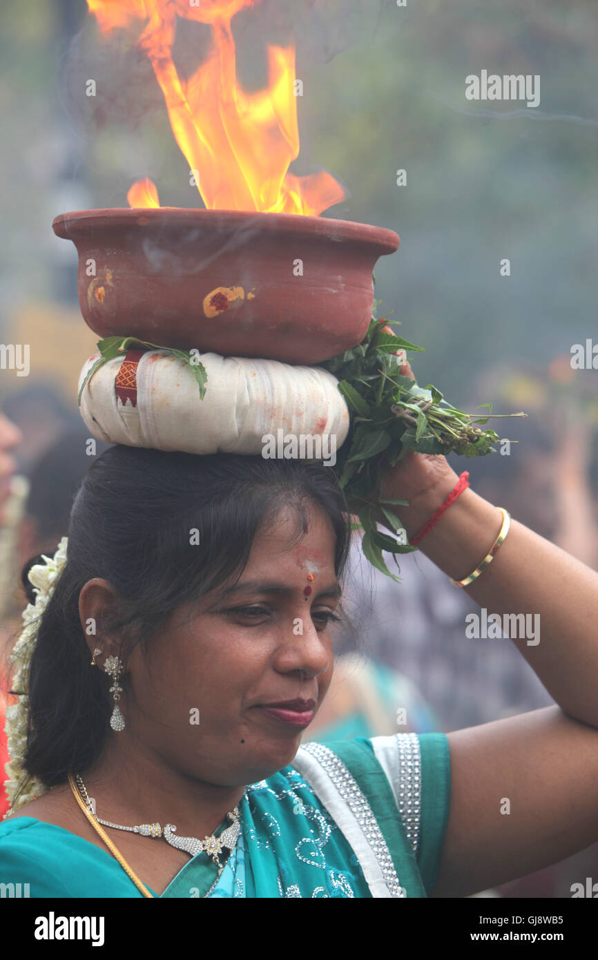 London, UK. 14th August, 2016. Kavadi Attam annual Tamil chariot ...