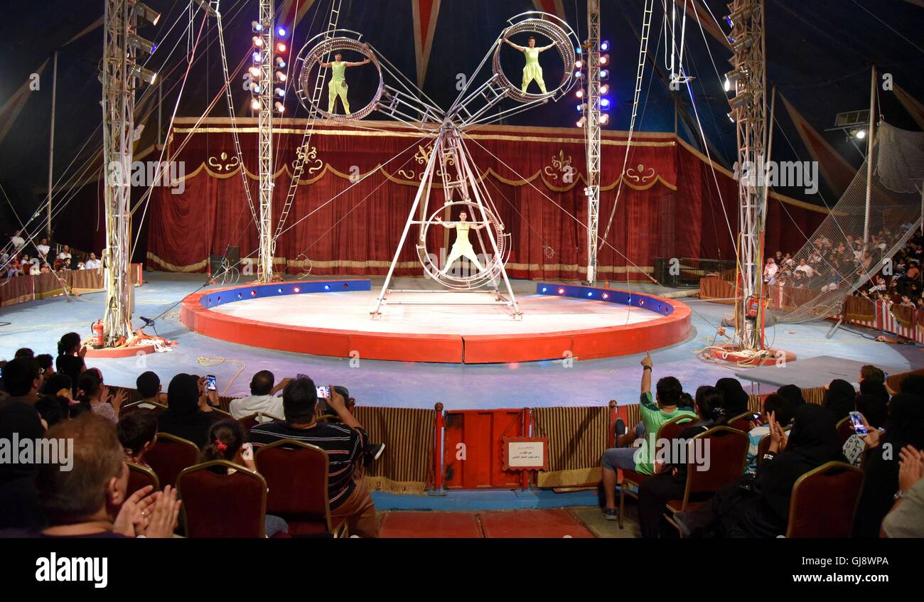 Jeddah, Saudi Arabia. 14th Aug, 2016. Saudi audience watch an acrobatic ...