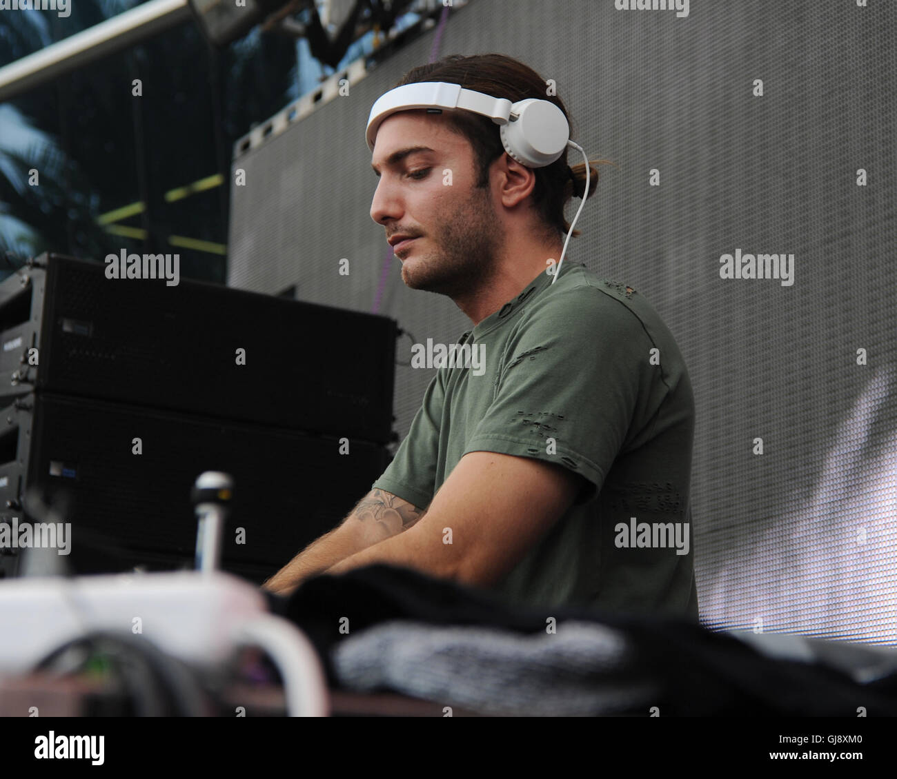 MIAMI BEACH , FL - AUGUST 13: Alesso performs during the I Heart Radio ...