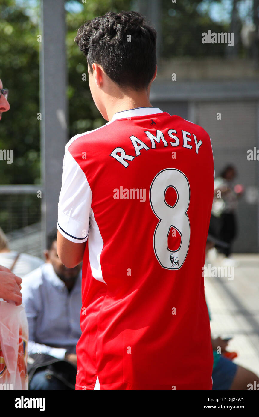 Emirates Stadium, North London, UK. 14th Aug, 2016. Football fans at ...