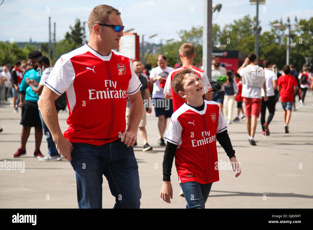 Emirates Stadium, North London, UK. 14th Aug, 2016. Football fans at ...