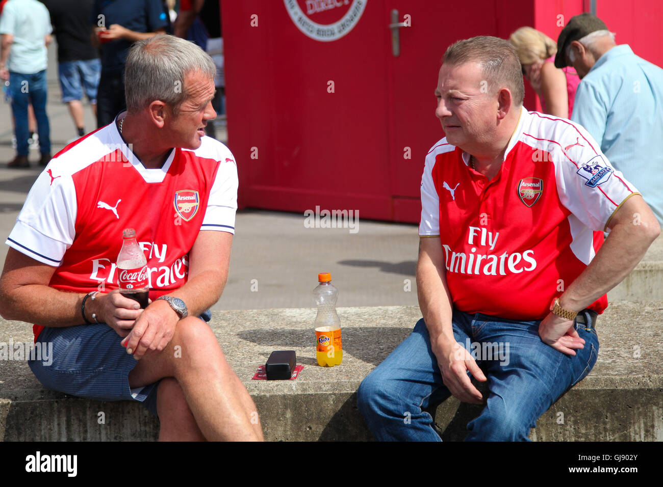 Emirates Stadium, North London, UK - 14 Aug 2016 Football fans at the ...