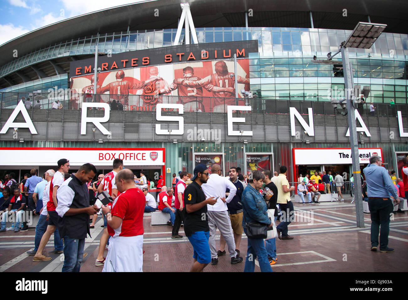 Emirates Stadium, North London, UK - 14 Aug 2016 Football fans at the ...