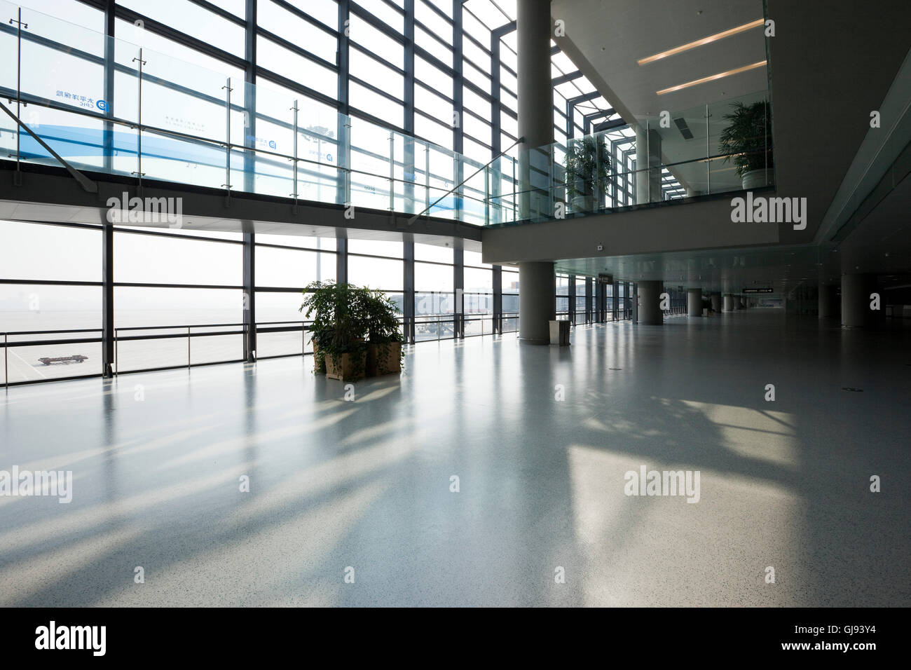 Shanghai Hongqiao Airport Stock Photo - Alamy