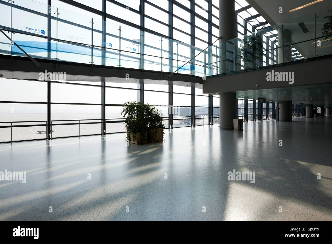 Shanghai Hongqiao Airport Stock Photo - Alamy