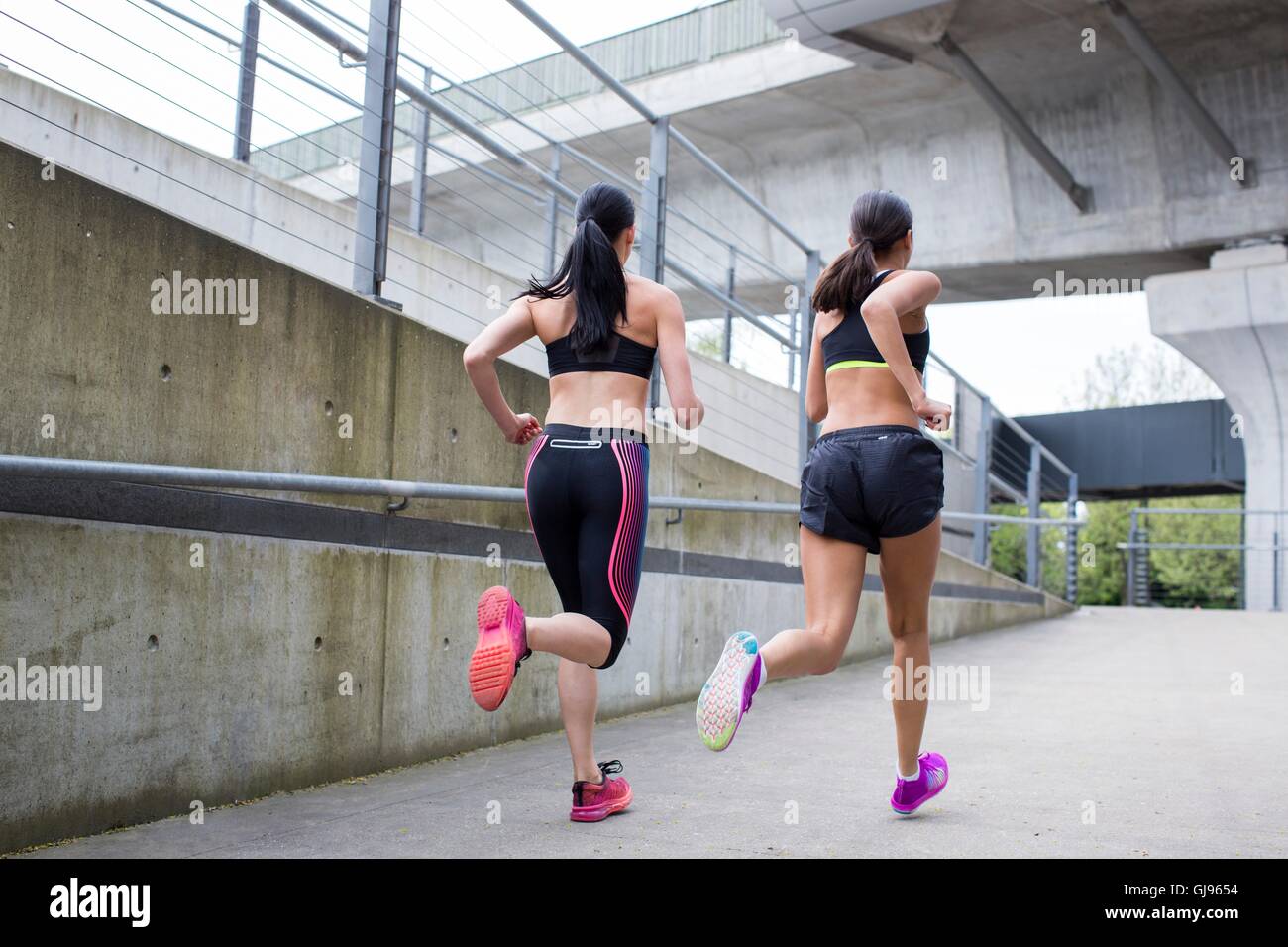 Two young women running hi-res stock photography and images - Alamy