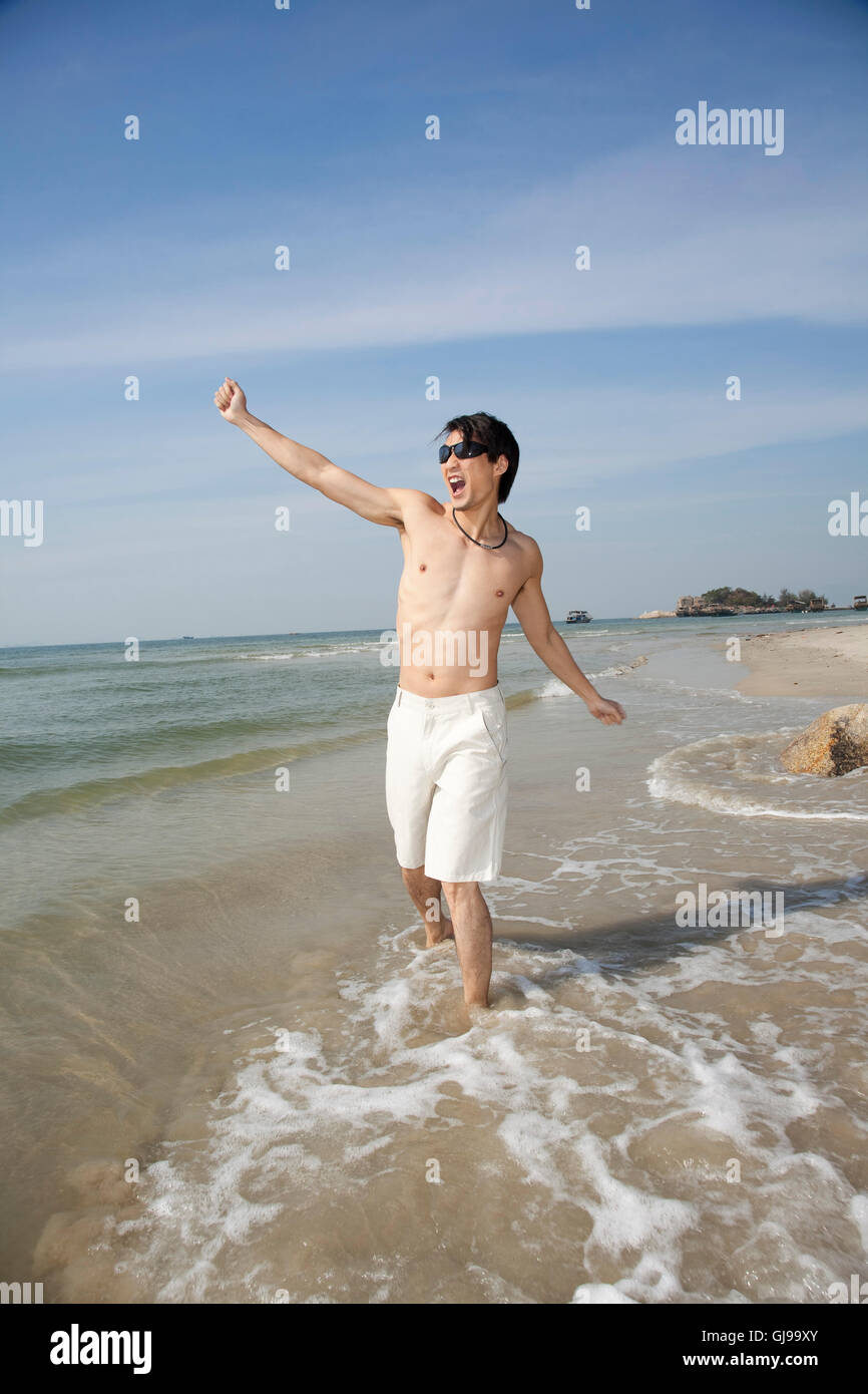 Seaside Casual Young man running Stock Photo - Alamy