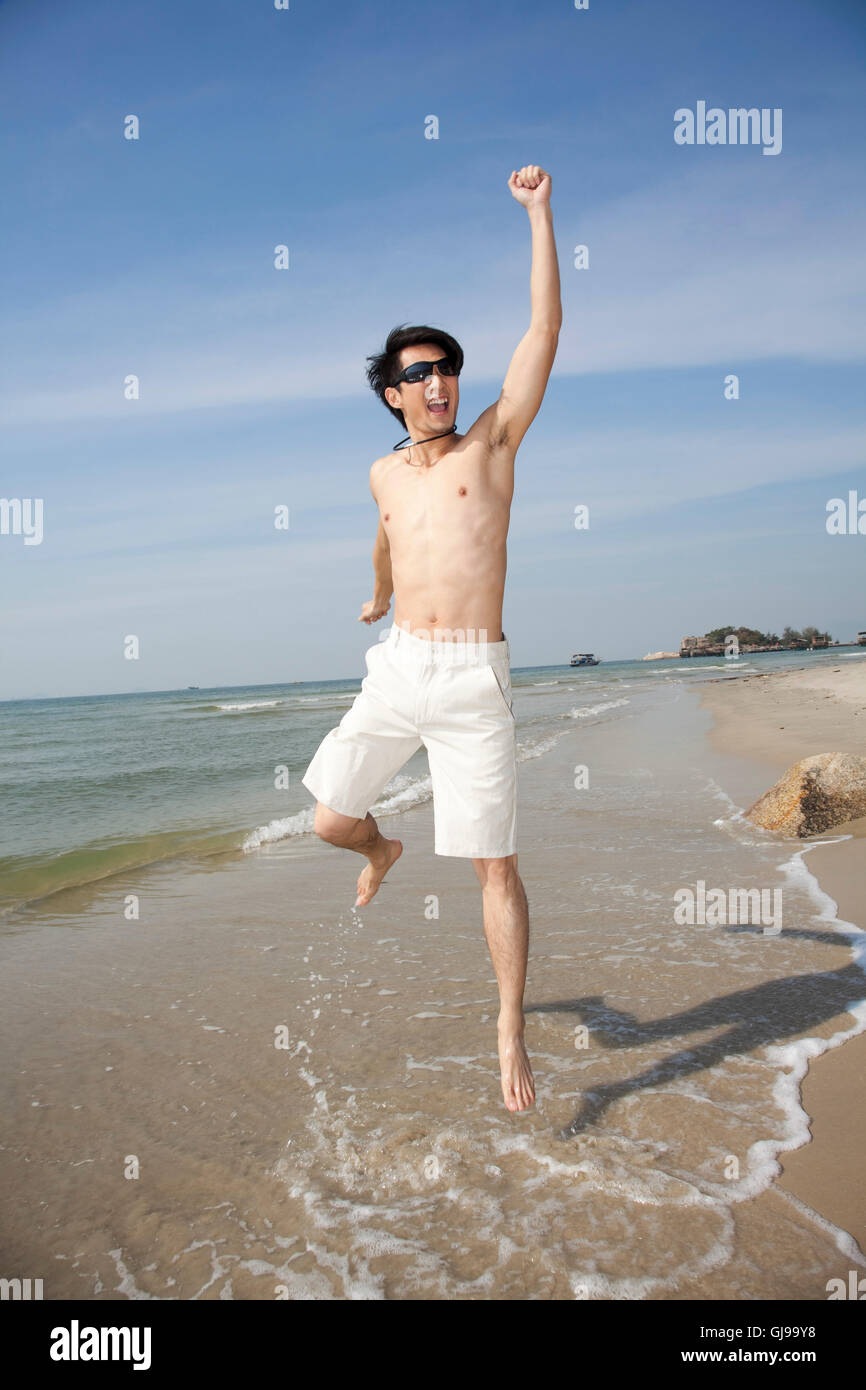 Seaside Casual Young man running Stock Photo - Alamy