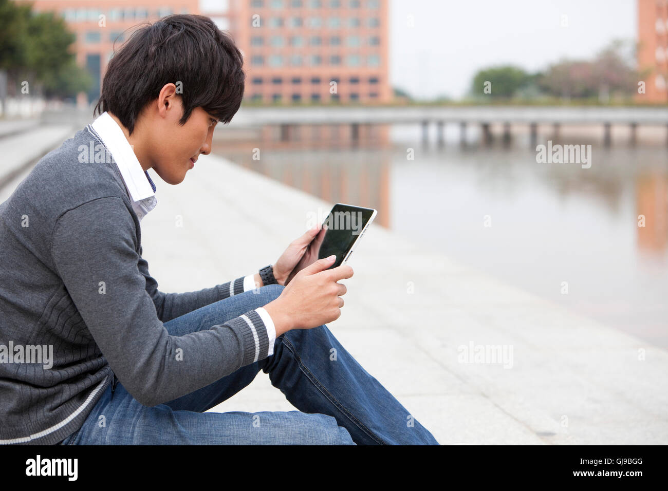 Young university student using a tablet on campus Stock Photo - Alamy