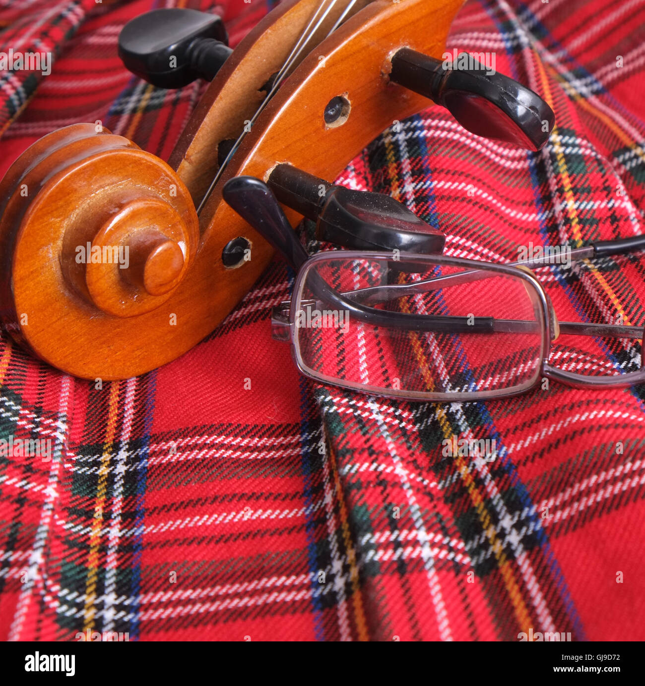 Close up violin bridge strings hi-res stock photography and images - Alamy