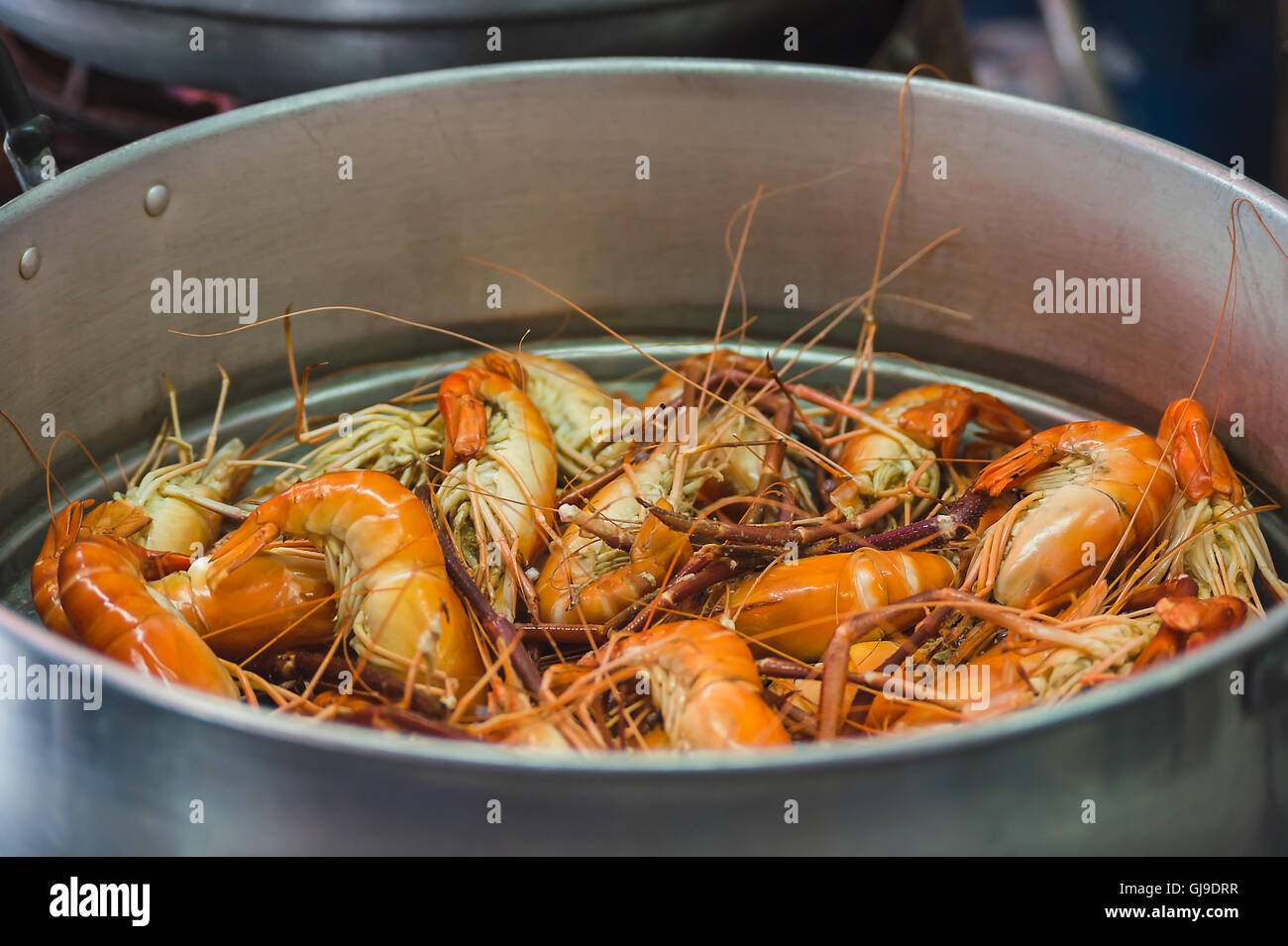 Steamed prawns in steamer Stock Photo - Alamy