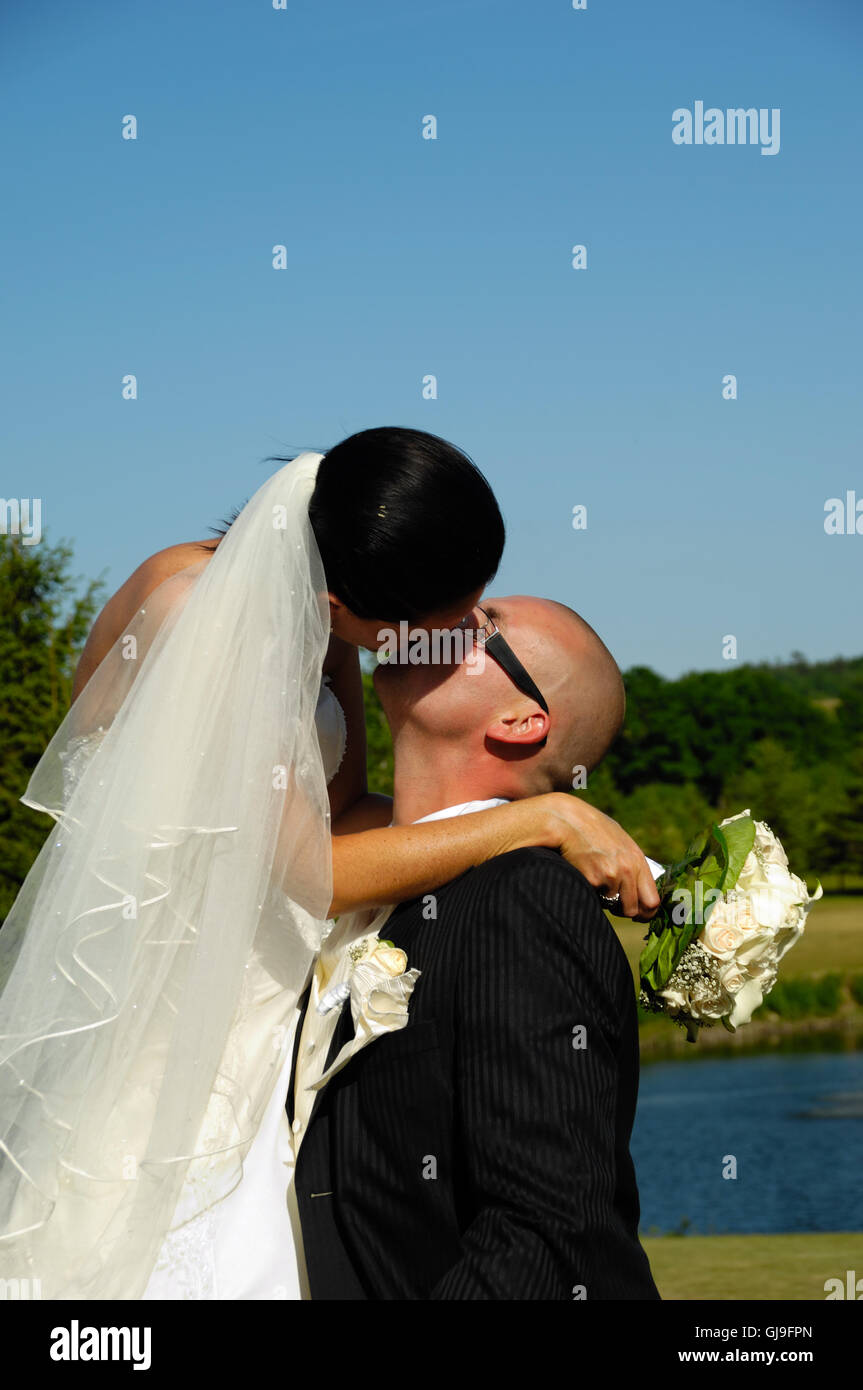Wedding couple kissing Stock Photo - Alamy