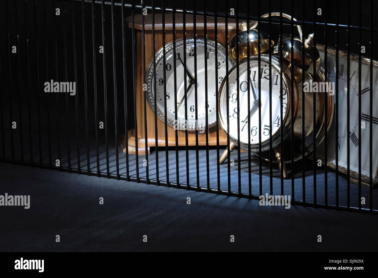 Prison grating hi-res stock photography and images - Alamy