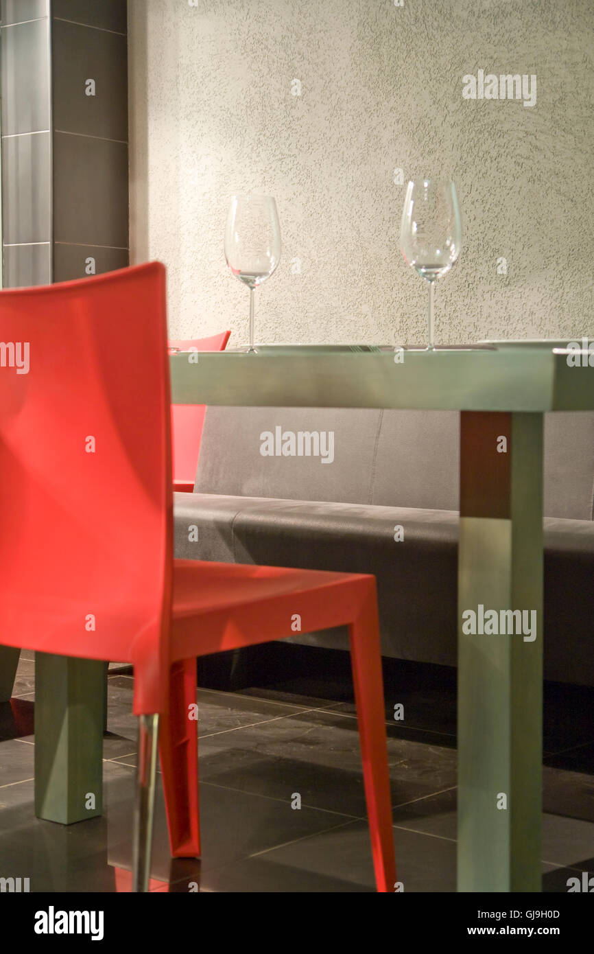 One empty seat at dinner table hi-res stock photography and images - Alamy