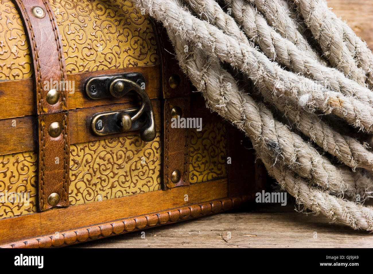 Pirate treasure chest Stock Photo - Alamy