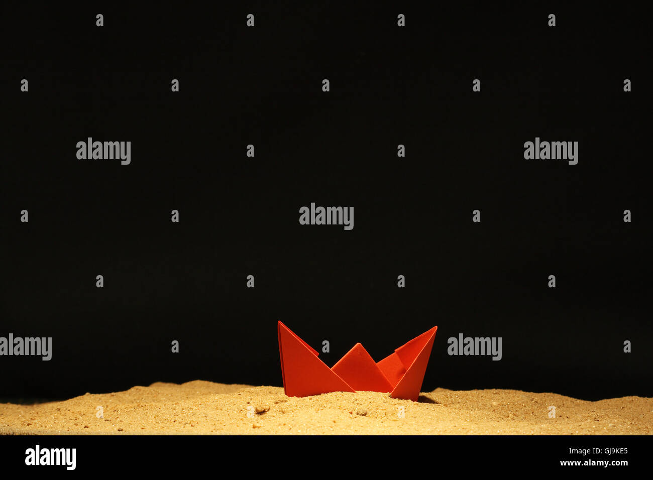 Paper in the sand hi-res stock photography and images - Alamy