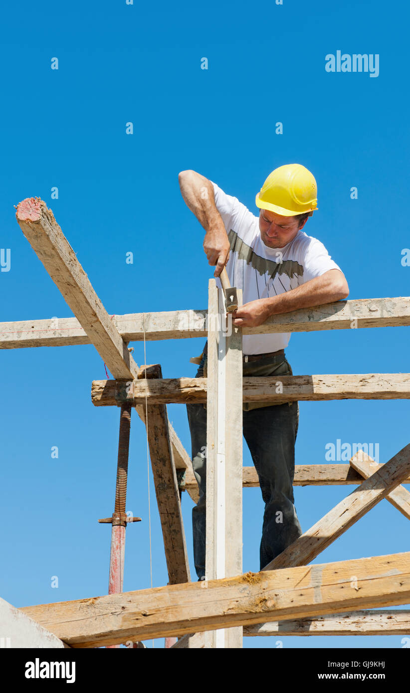 Construction worker on scaffold Stock Photo - Alamy