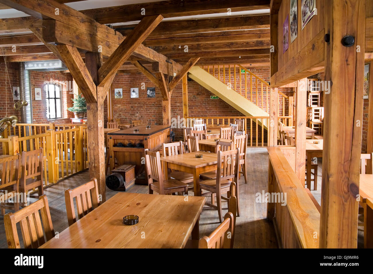 Empty bar hi-res stock photography and images - Alamy