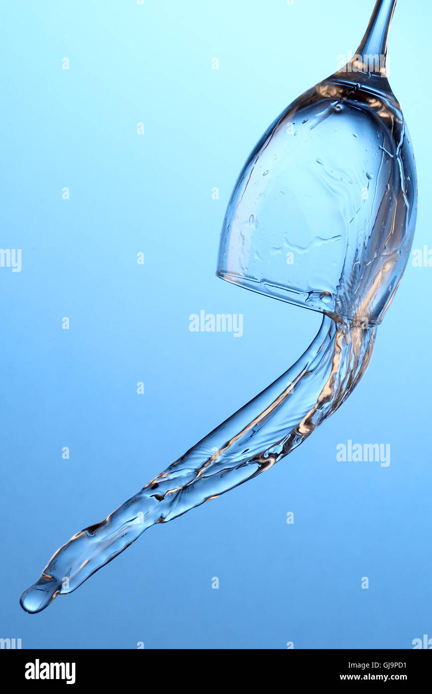 Water flows glass hi-res stock photography and images - Alamy