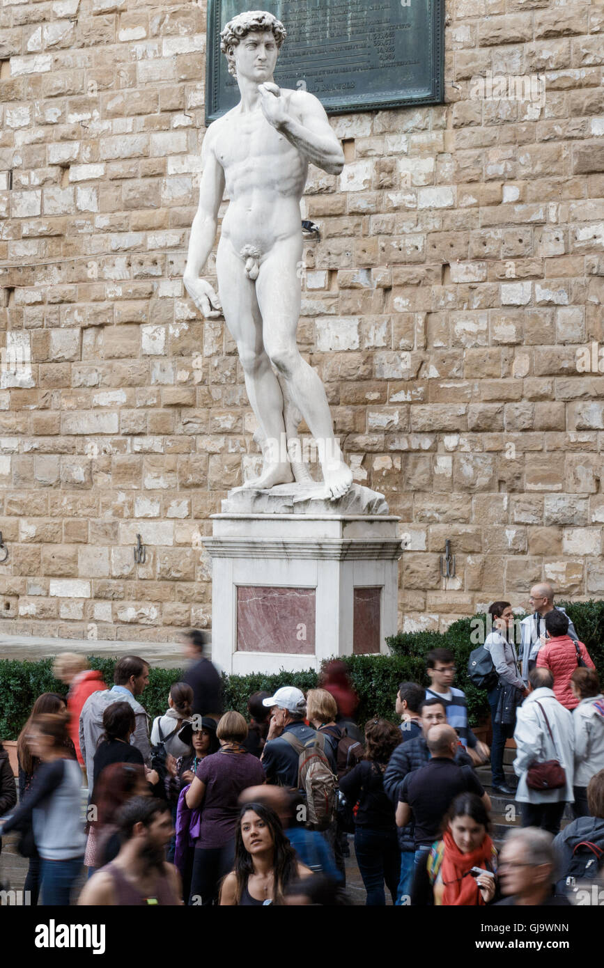Michaelangelo's david florence tourist hi-res stock photography and ...
