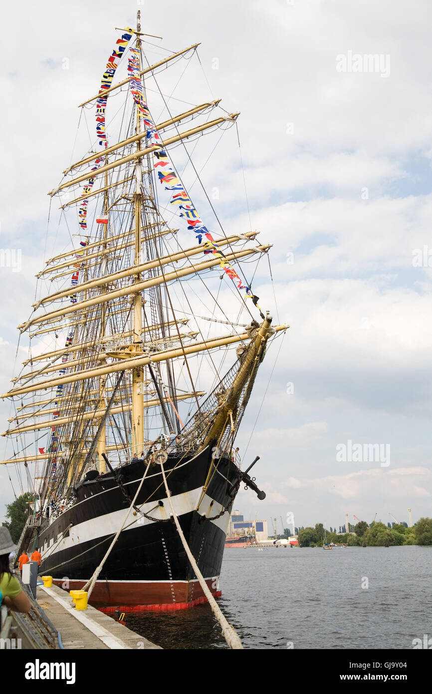 Biggest sailing yacht hi-res stock photography and images - Alamy