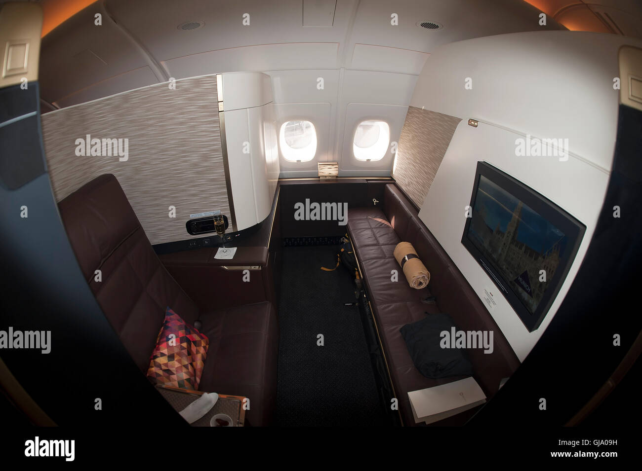 Etihad airways first class hi-res stock photography and images - Alamy