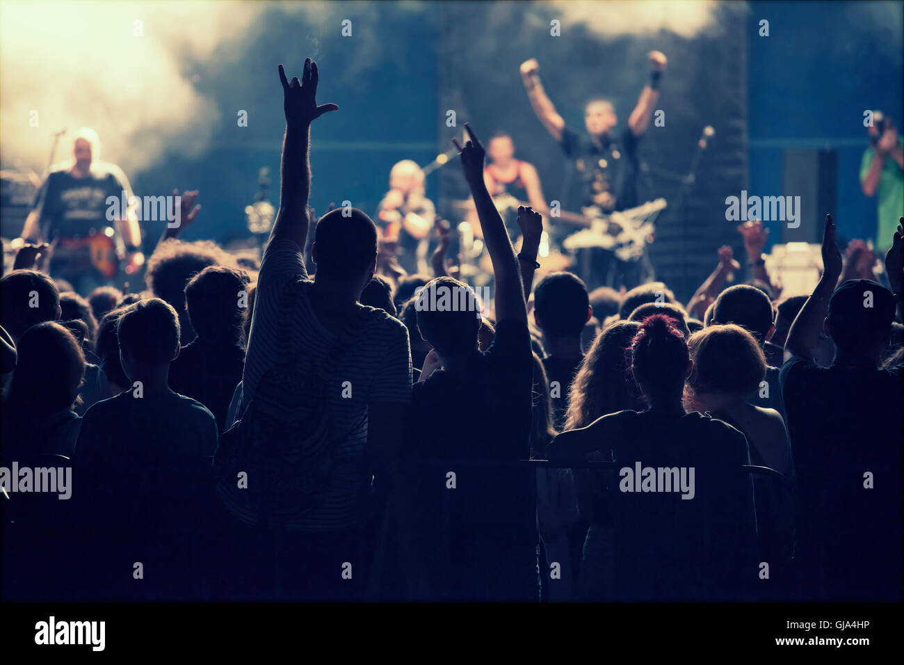 Rock disco man crowd hi-res stock photography and images - Alamy
