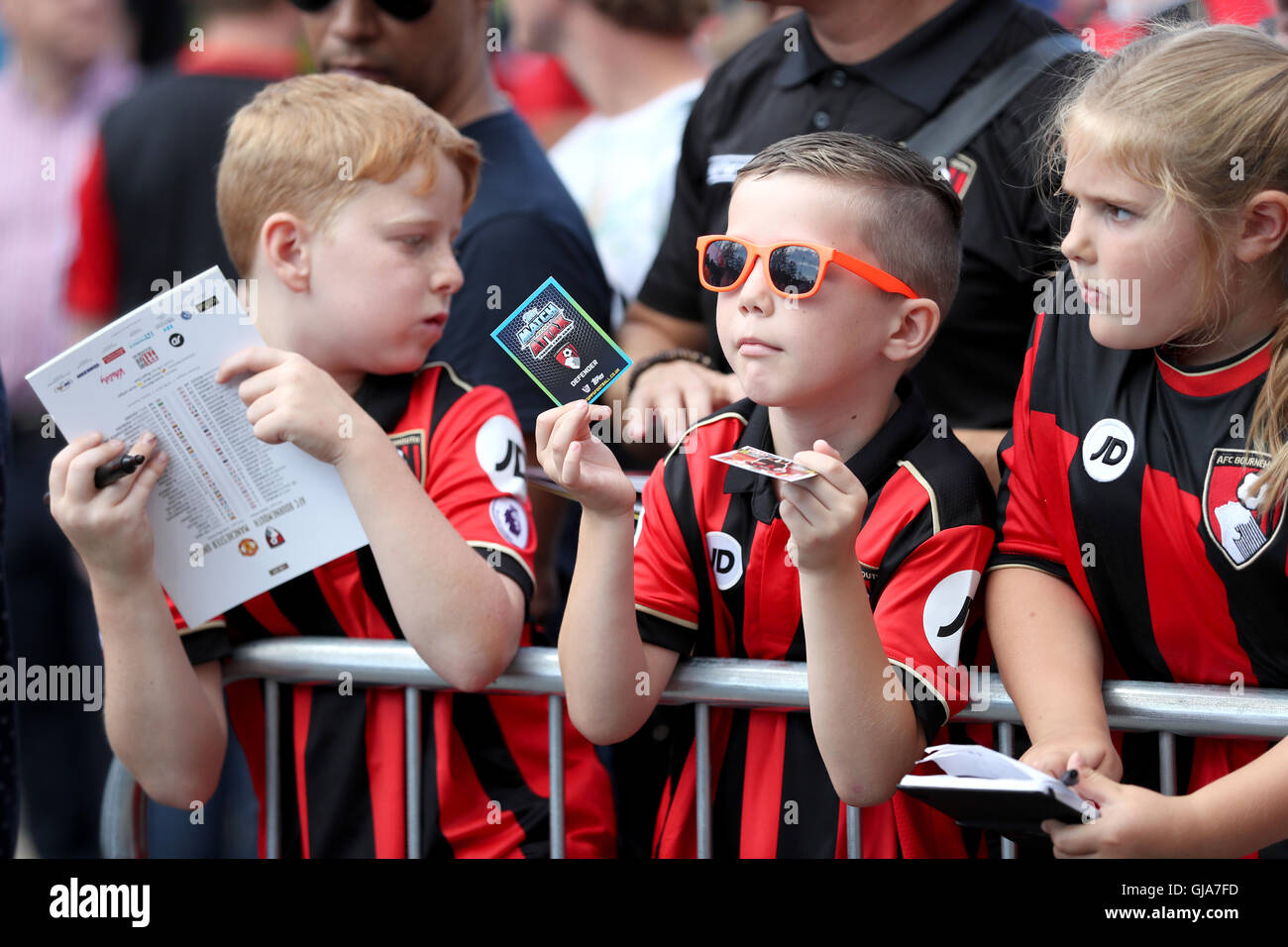 Young afc bournemouth fans wait hi-res stock photography and images - Alamy