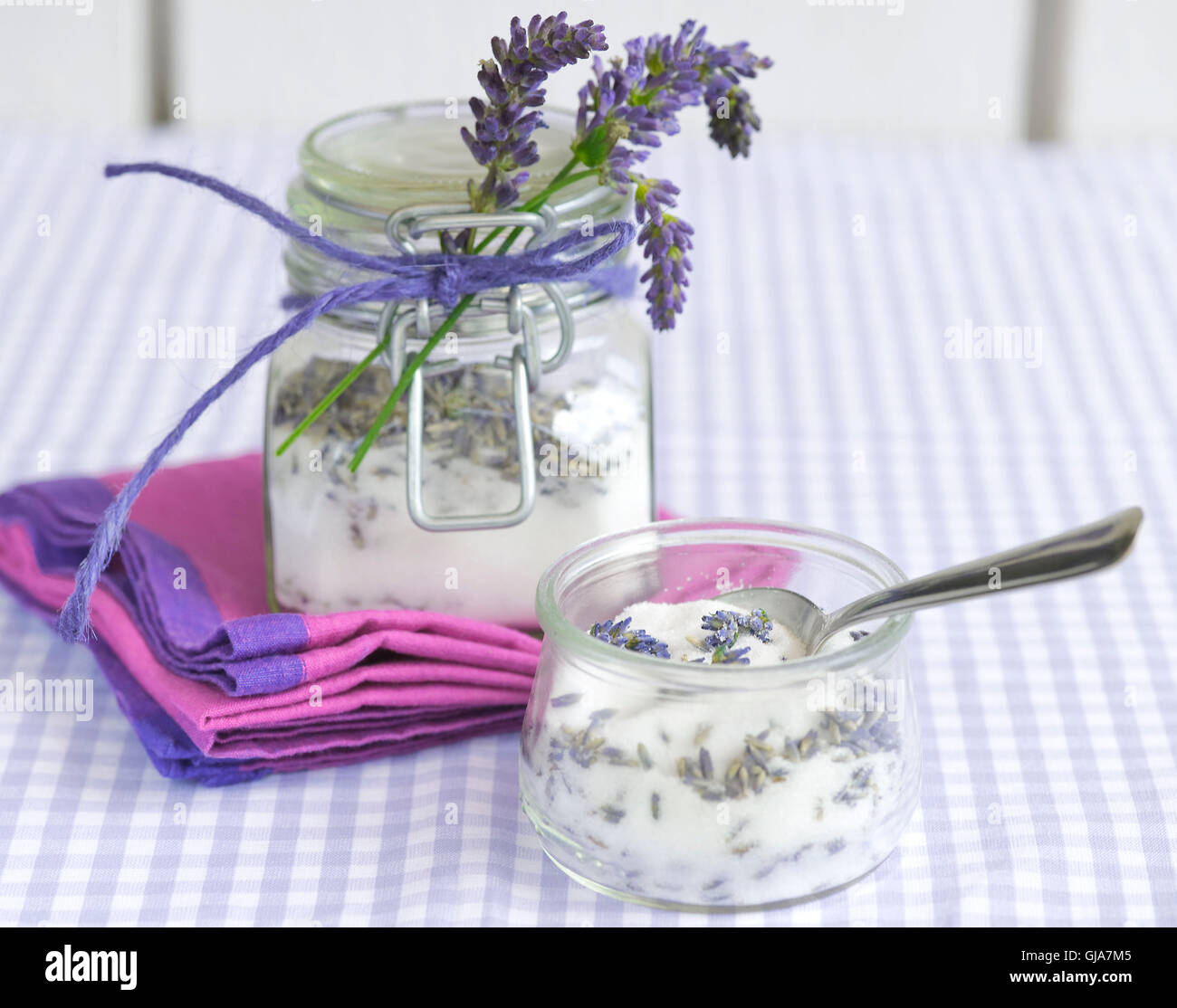 Checked wrapper hi-res stock photography and images - Alamy