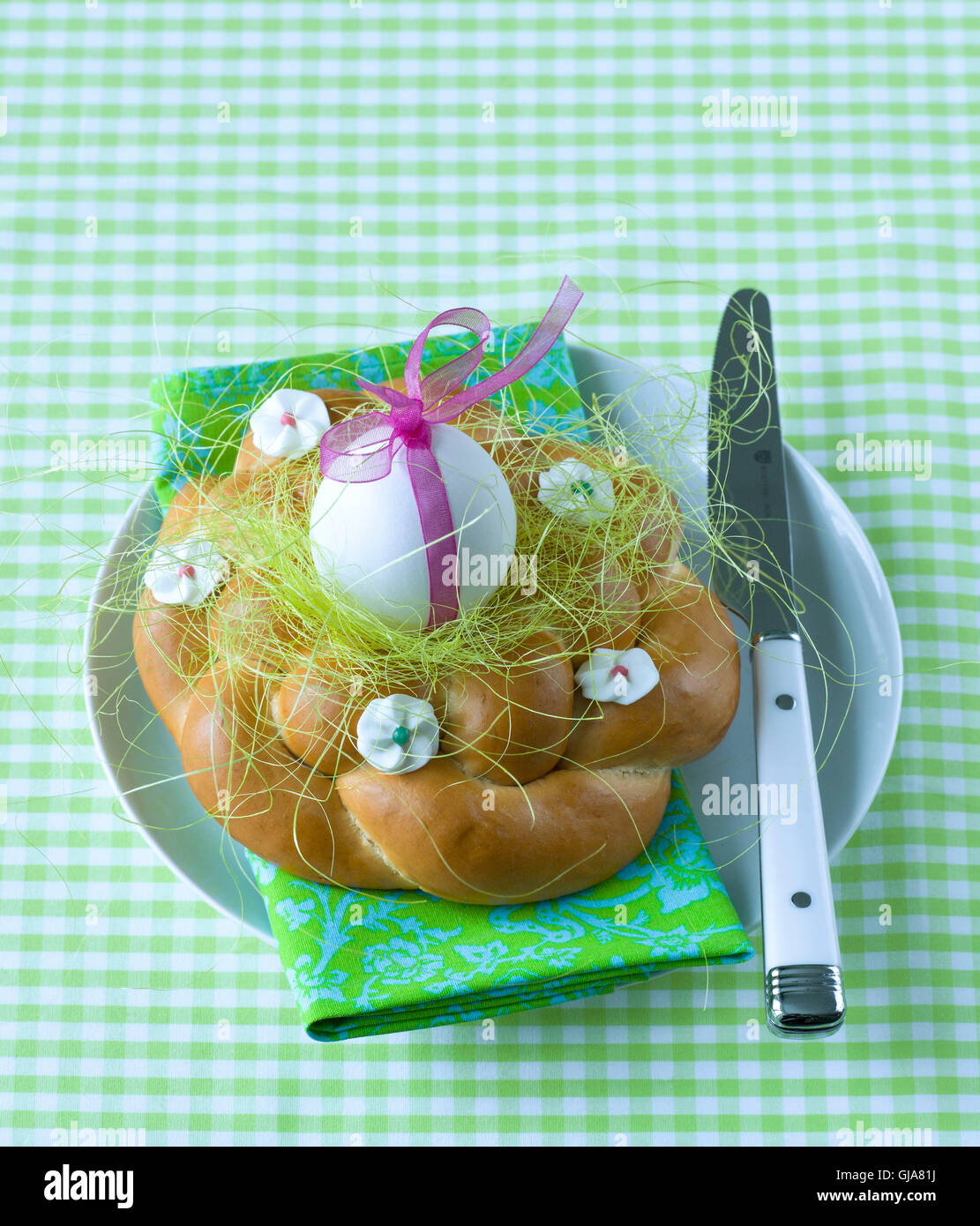 Brioche cake hi-res stock photography and images - Alamy