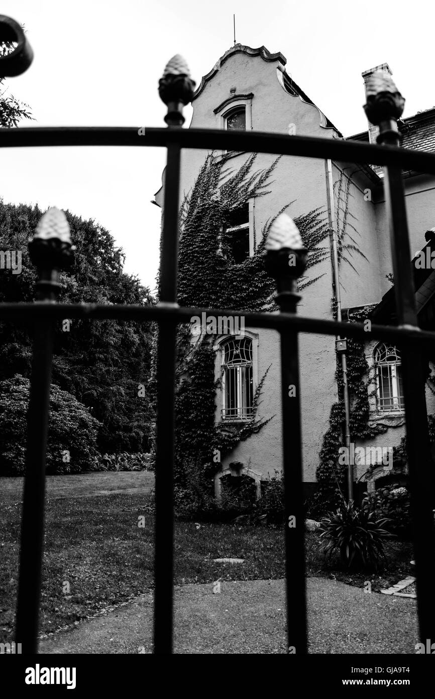 castle, gate, outside view Stock Photo - Alamy