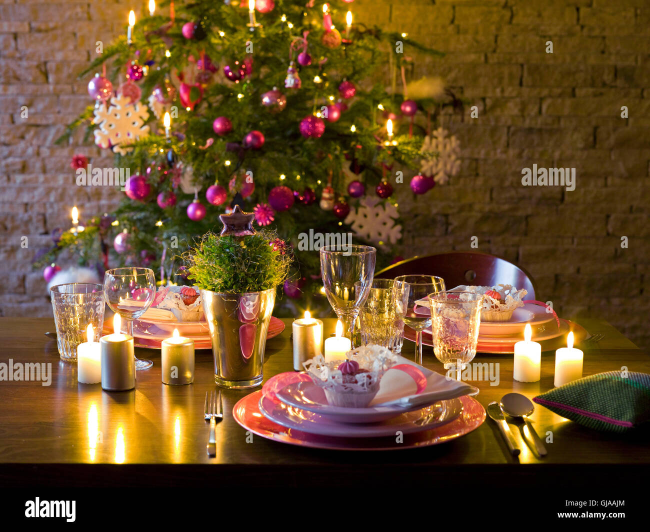 Setted table hi-res stock photography and images - Alamy