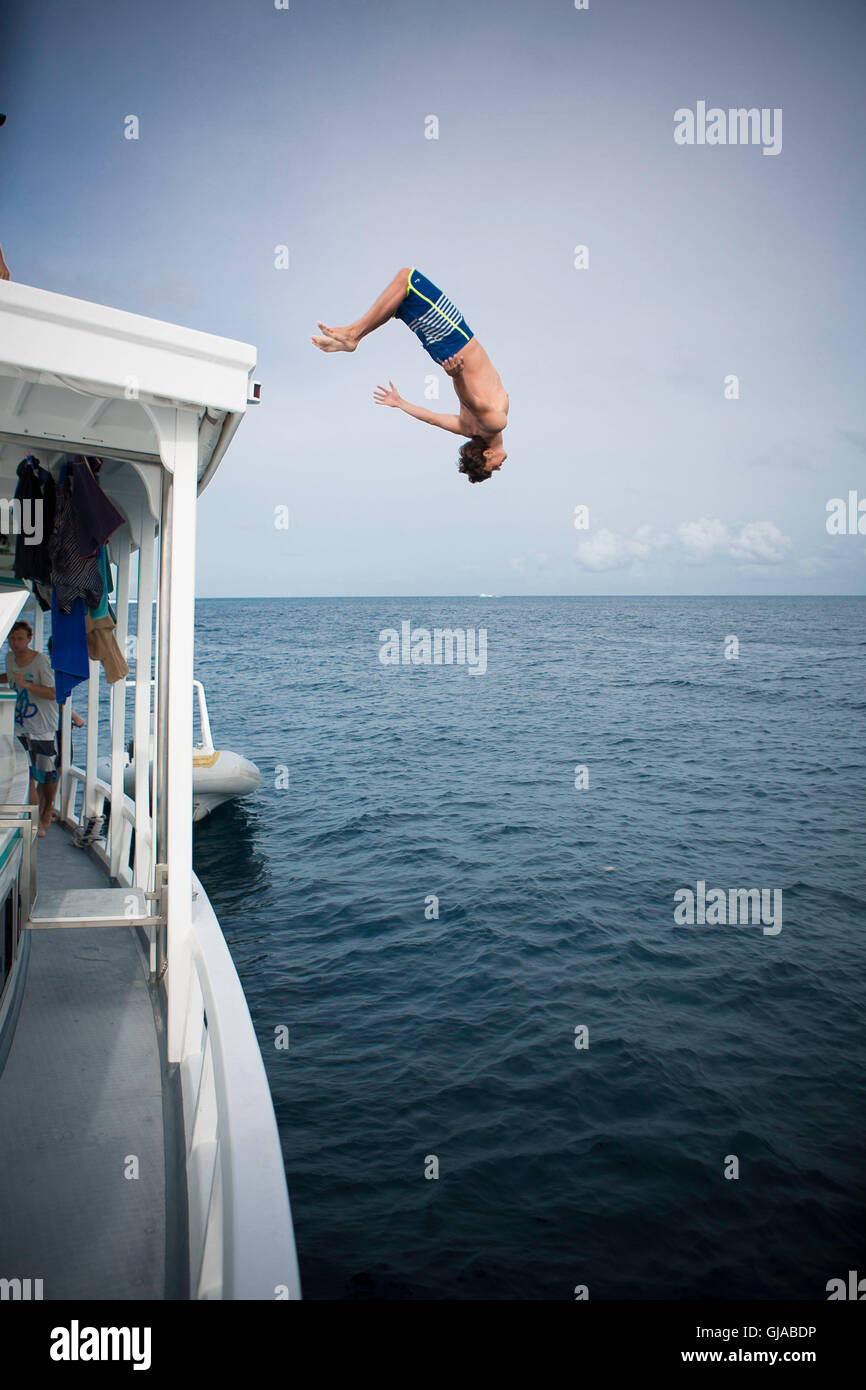 Man jumping into sea from boat hi-res stock photography and images - Alamy