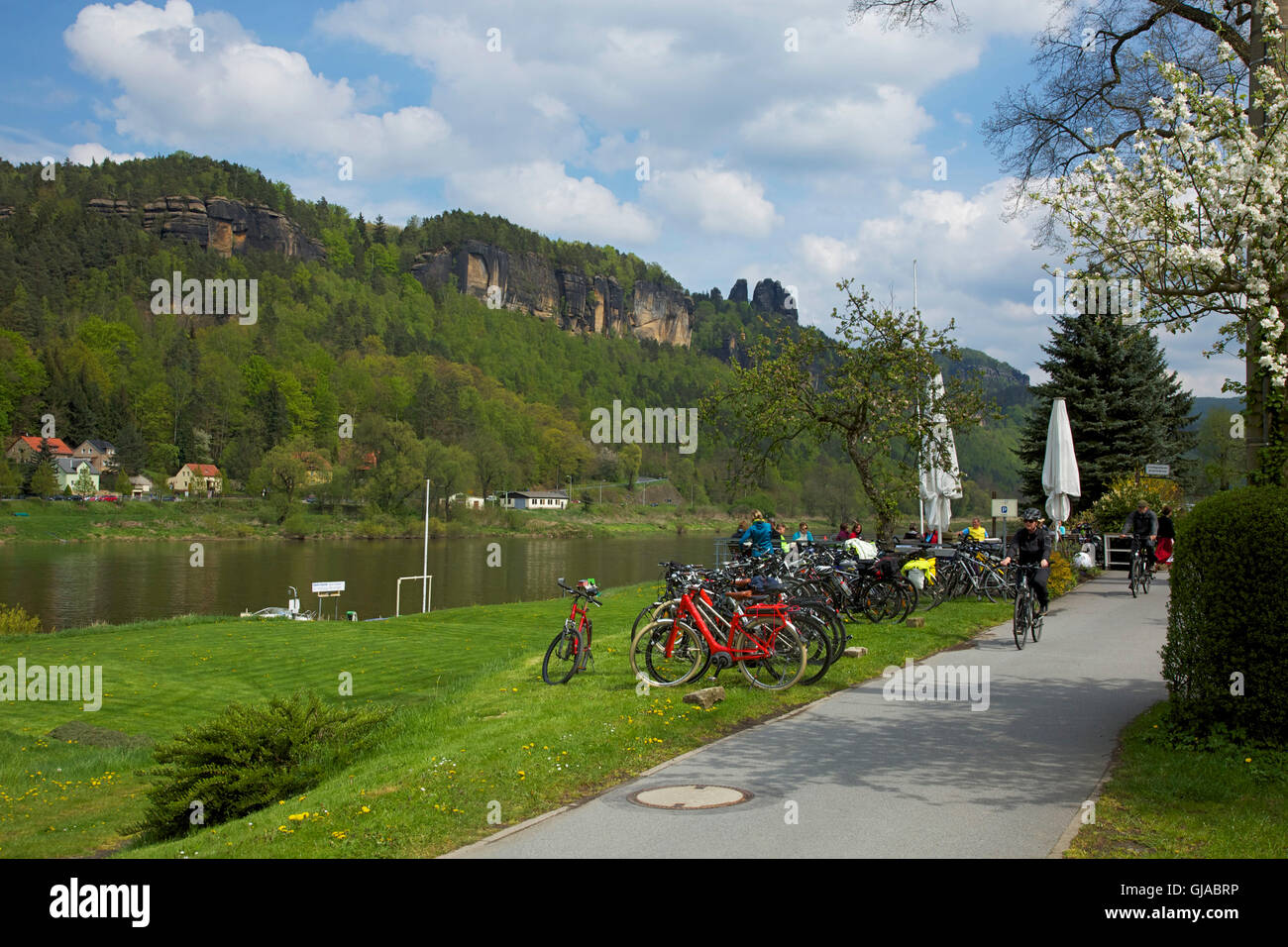 Elbe Cycle Route, 'Ziegelscheune' (barn), cribs, view, rocks ...