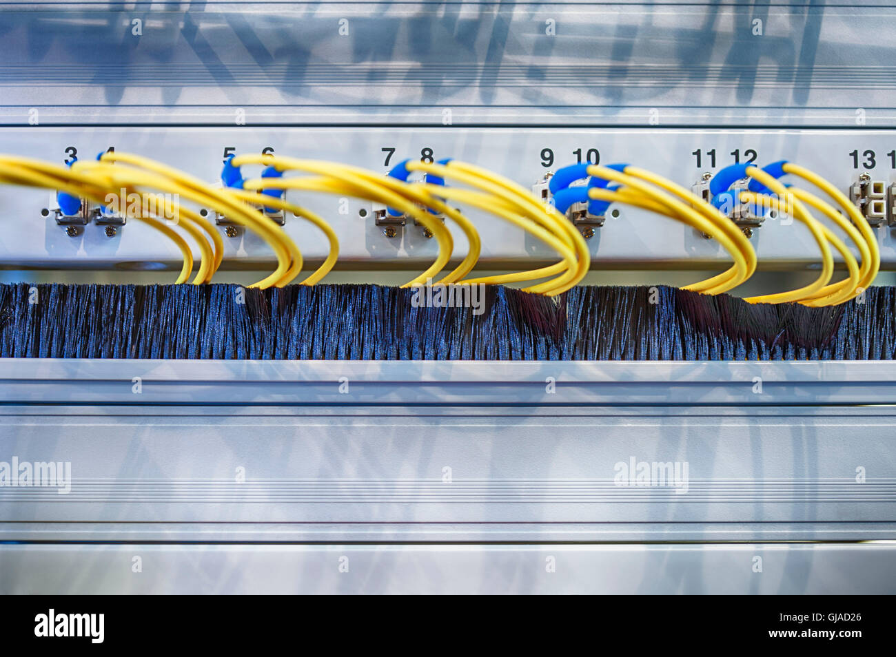Yellow cabling hi-res stock photography and images - Alamy