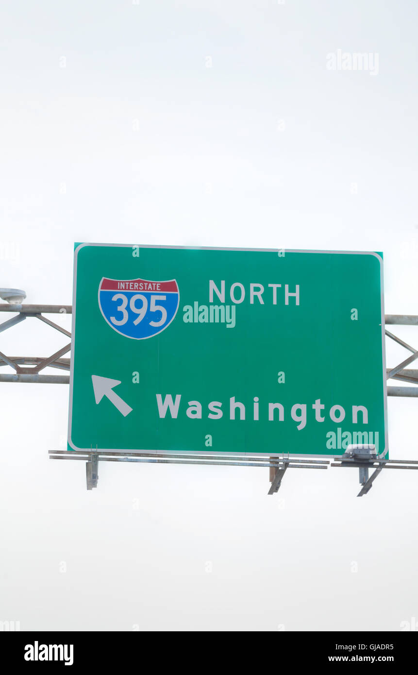 Green interstate [road sign] hi-res stock photography and images - Alamy