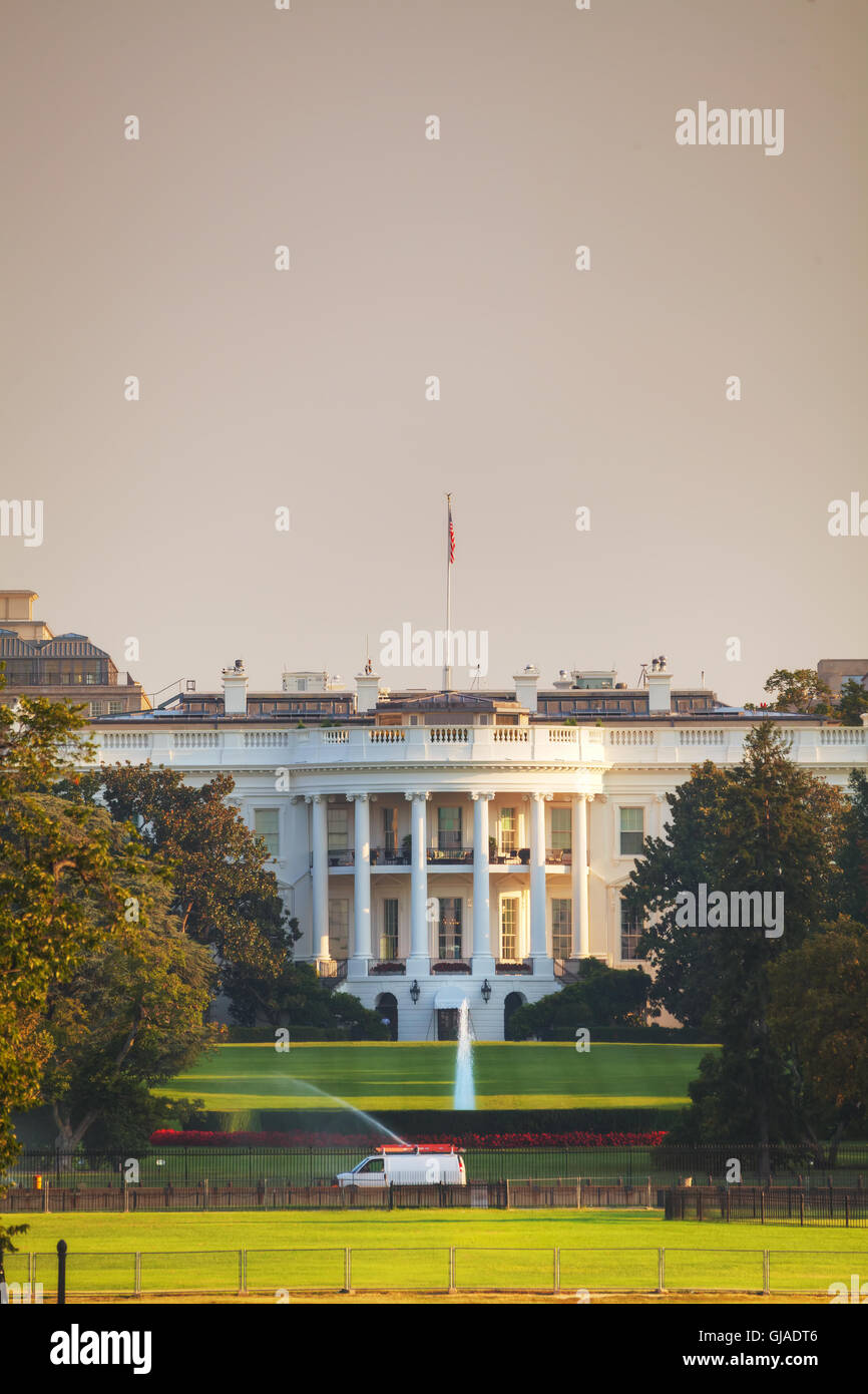The White House building in Washington, DC in the evening Stock Photo ...