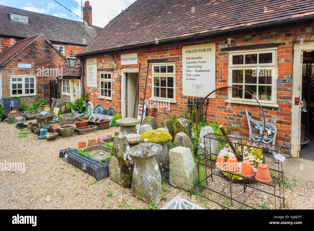Hungerford berkshire antiques hi-res stock photography and images - Alamy