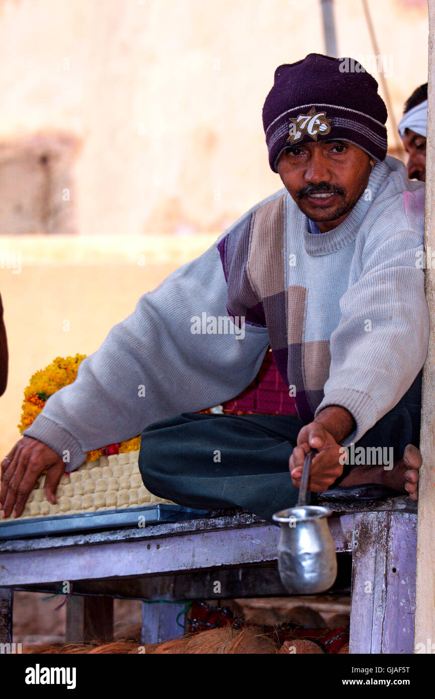 Traditional indian attire hi-res stock photography and images - Alamy