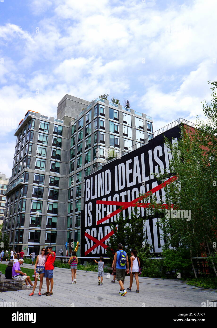 Walking the high line nyc hi-res stock photography and images - Alamy
