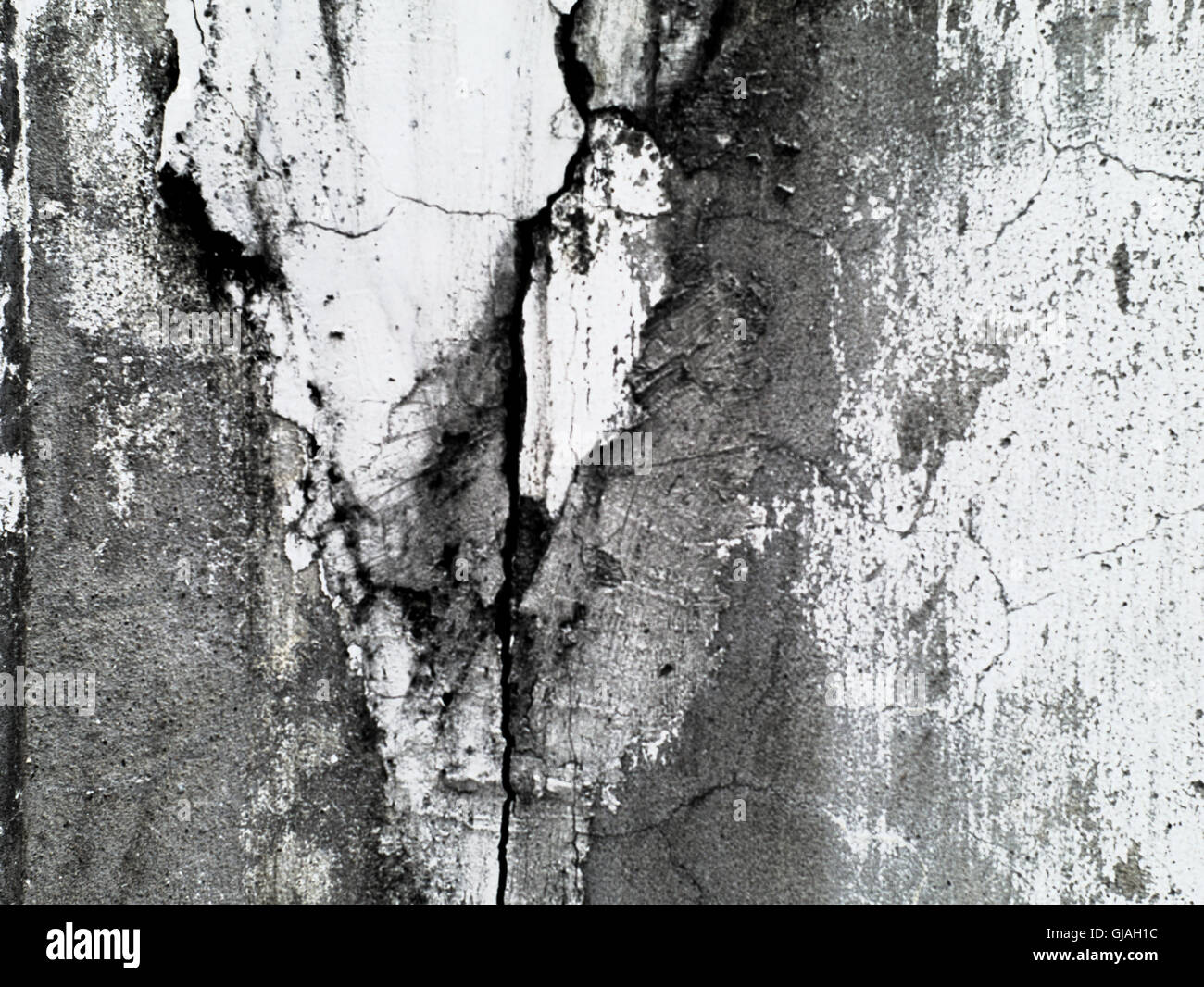 Old decayed cement wall fracture hi-res stock photography and images ...