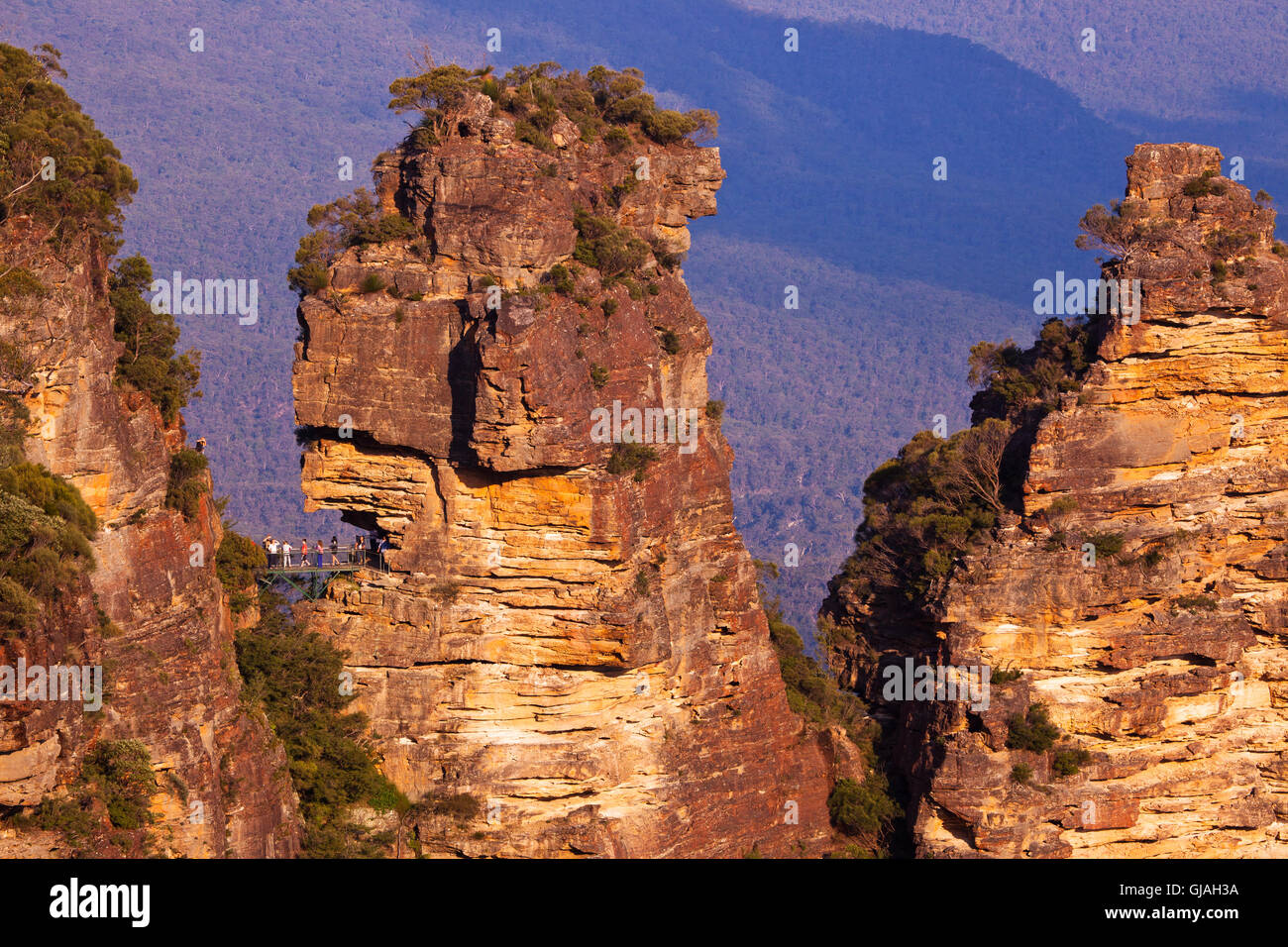 The Three Sisters at sunset, Australia The Three Sisters towering above ...