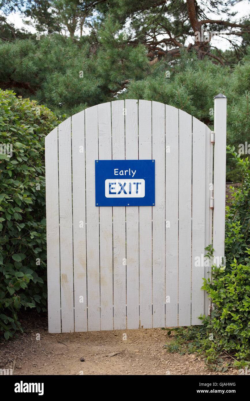 Exit sign at the gate hi-res stock photography and images - Alamy