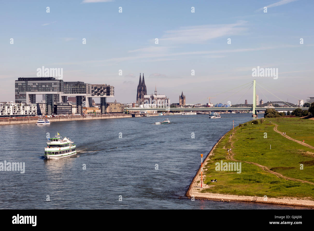 Skyline cologne germany river rhine hi-res stock photography and images ...