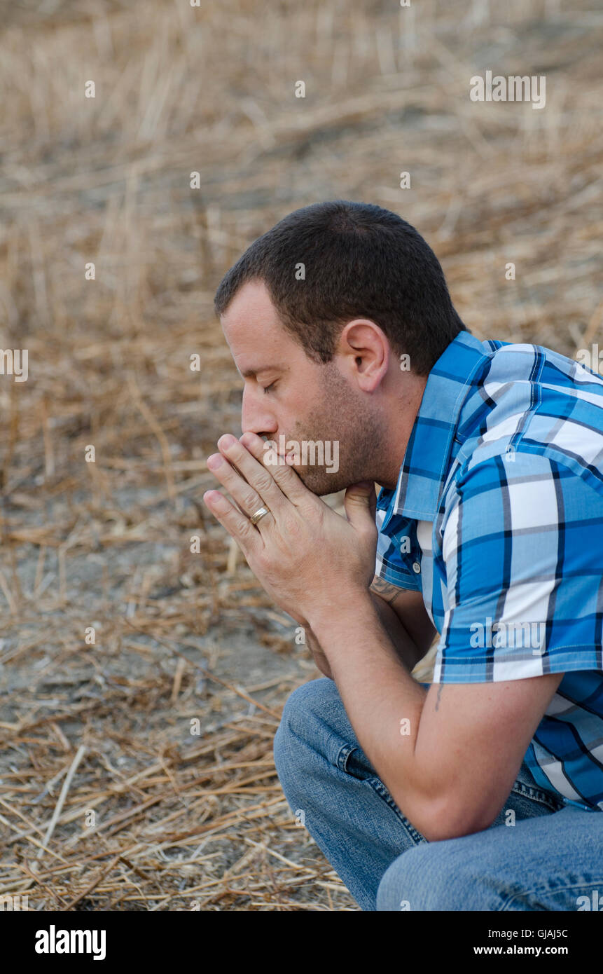 Crouching down hi-res stock photography and images - Alamy