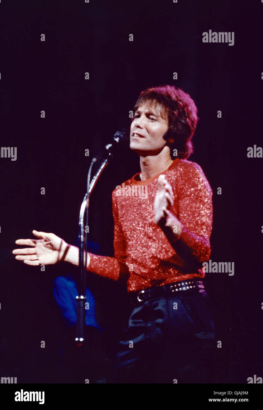 Cliff richard uk singer hi-res stock photography and images - Alamy